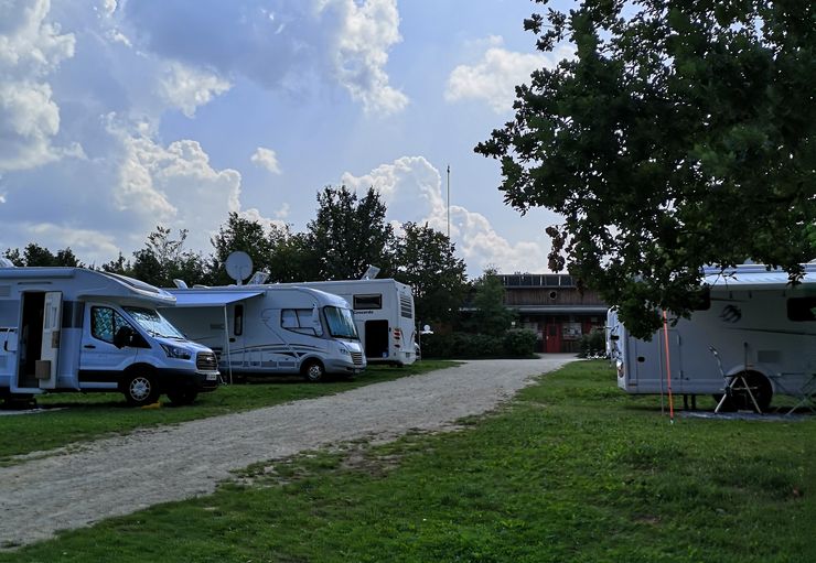 Reisemobilhafen Badehalbinsel in Absberg – promobil